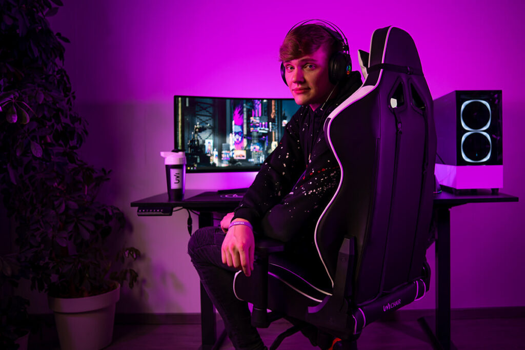 UVI - Slovenska znamka pisarniške in gaming oprema